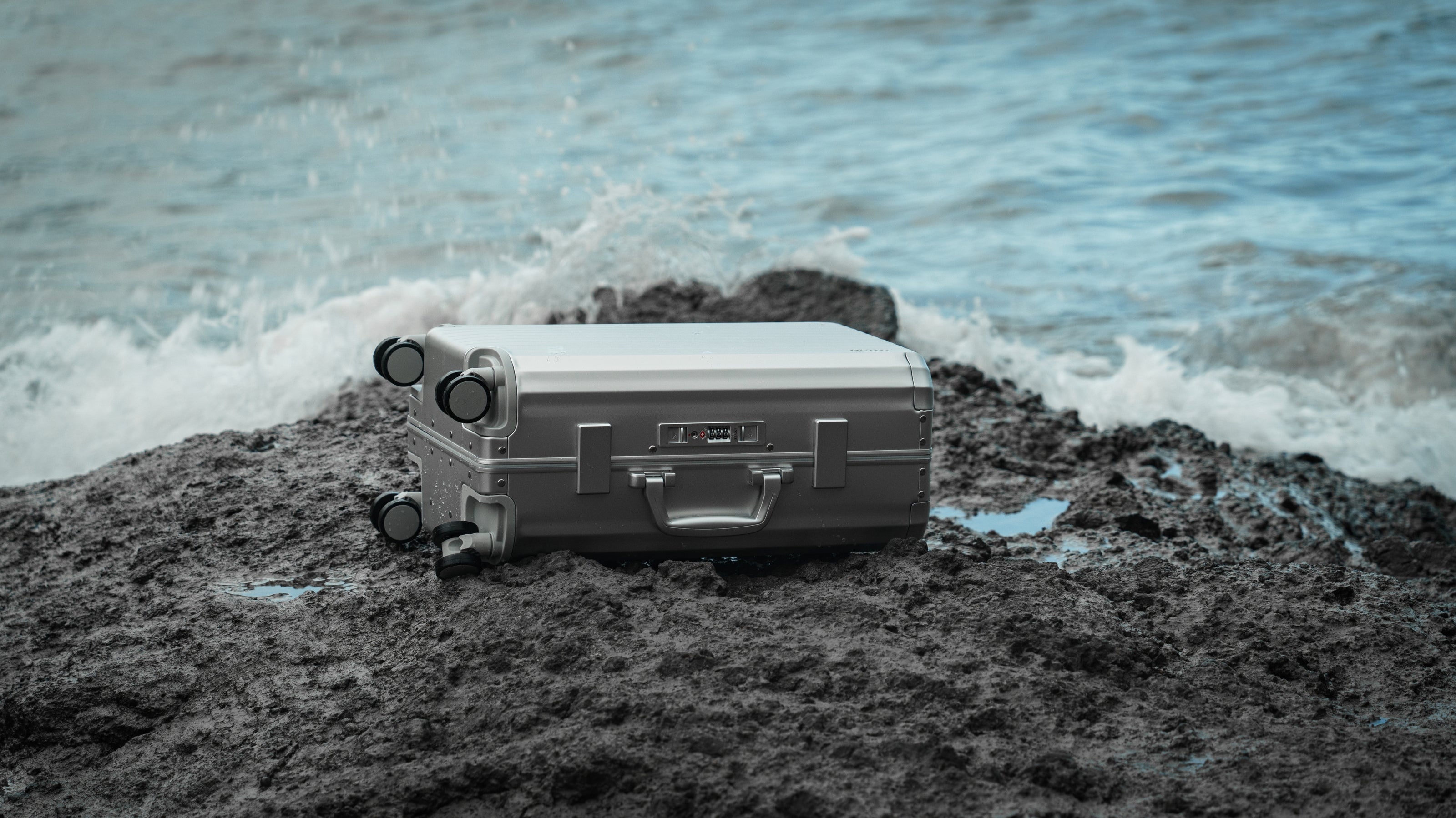 SPACE Aluminum Suitcase Gunmetal