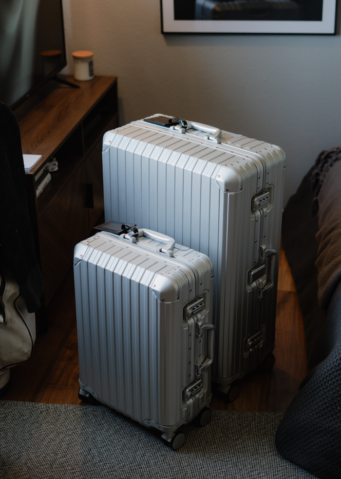 TREK Aluminum Suitcase Gunmetal | MVST